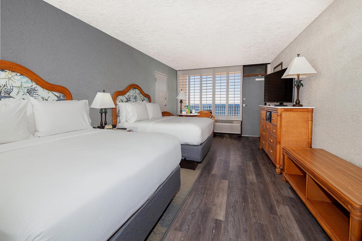 2 Queen Beds Upper Level Gulf Front | Holiday Inn Resort